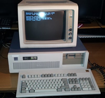 Cuarta generación se dio en 1985 hasta 1995.